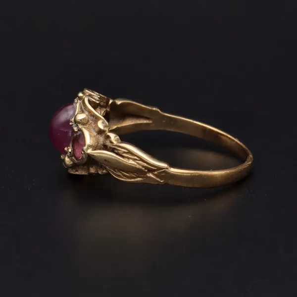 Victorian 9ct Gold Russian Ruby Ring - Hemswell Antique Centres